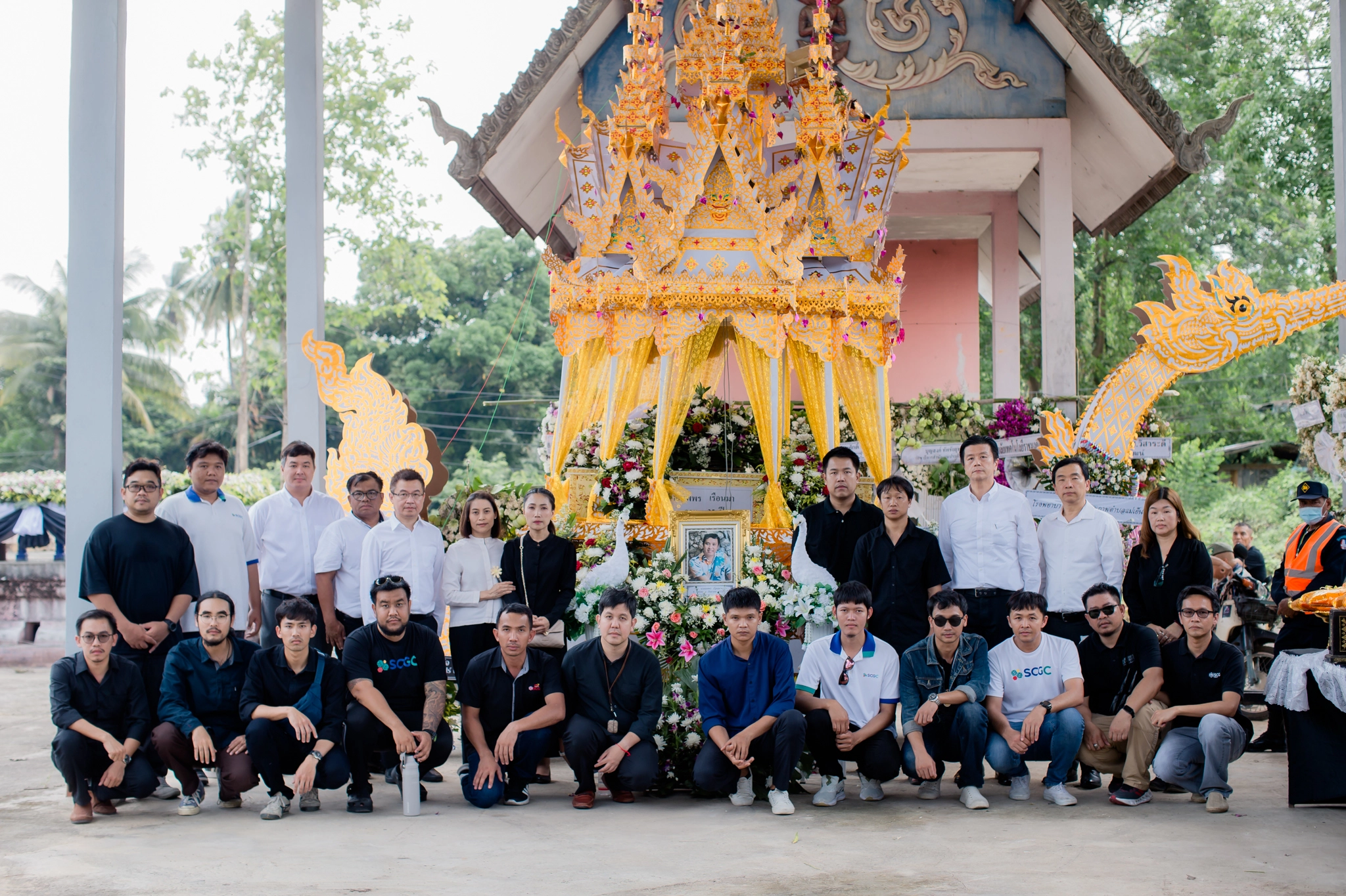 ฌาปนกิจพนักงานที่เสียชีวิตจากเพลิงไหม้แล้ว ด้วยความอาลัยของครอบครัวและเพื่อนพนักงาน เอสซีจีซี ...